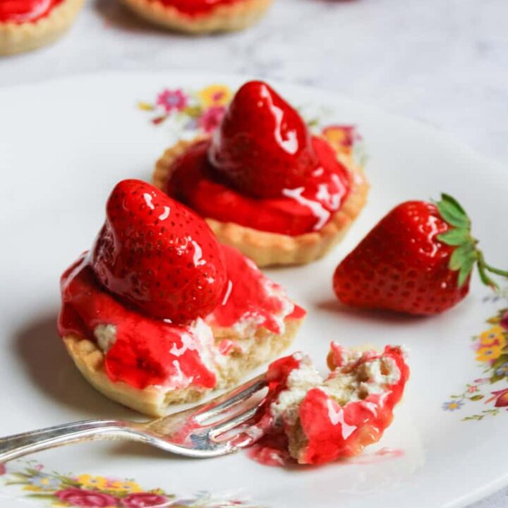 Easy Strawberry Tarts - Something Sweet Something Savoury