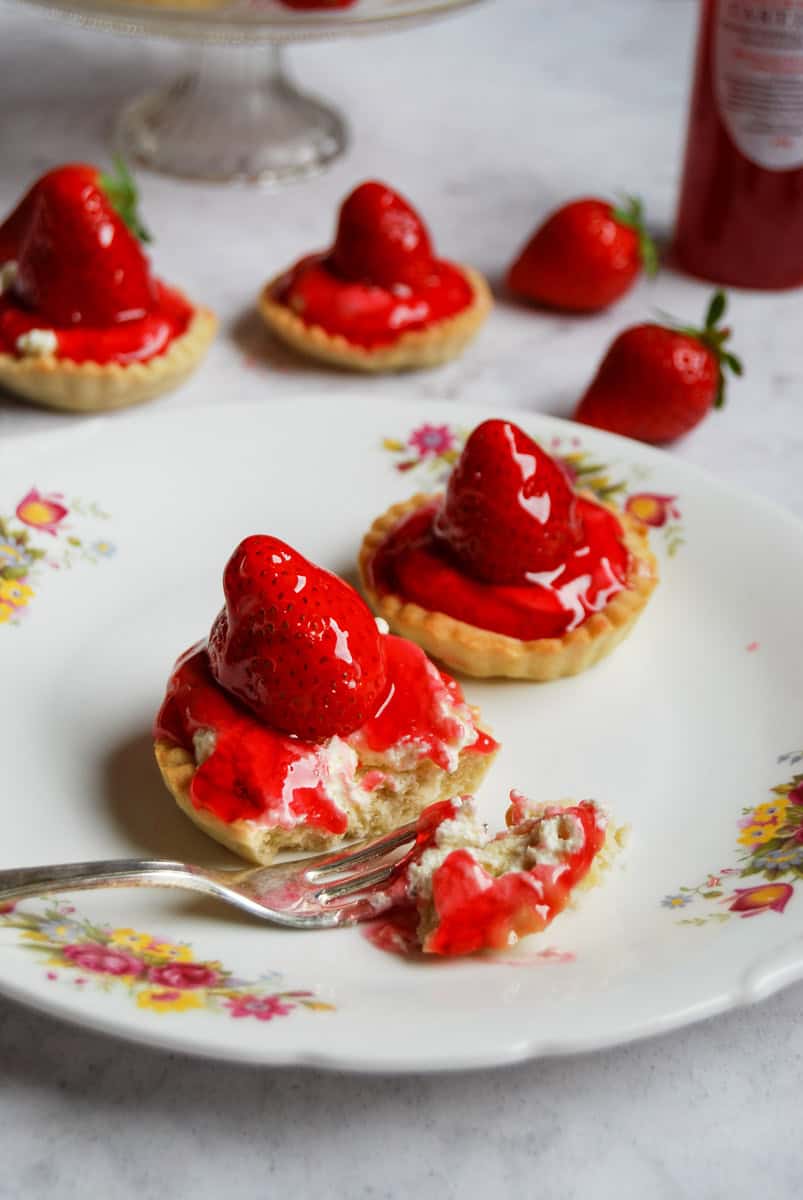 Easy Strawberry Tarts - Something Sweet Something Savoury