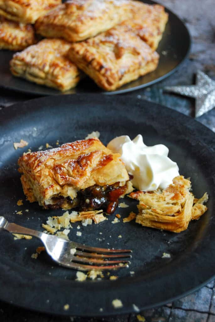 Puff Pastry Mince Pies - Something Sweet Something Savoury